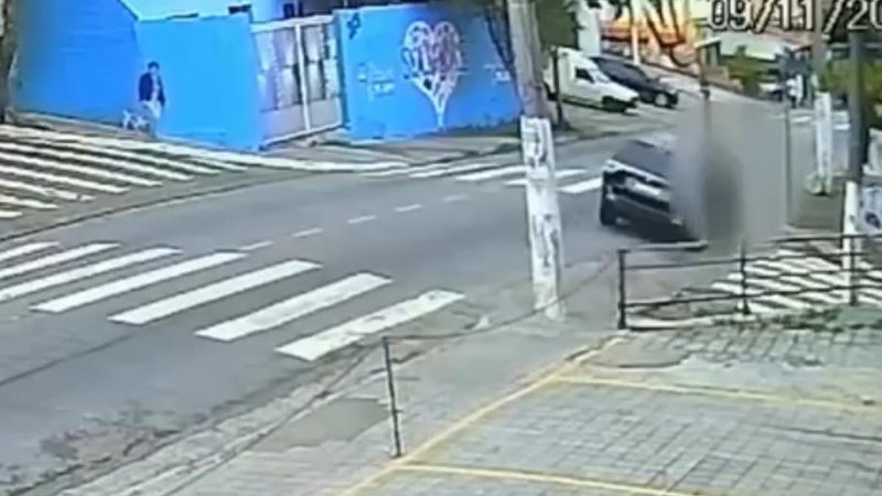 VÍDEO: Motorista foge após atropelar e matar jovem