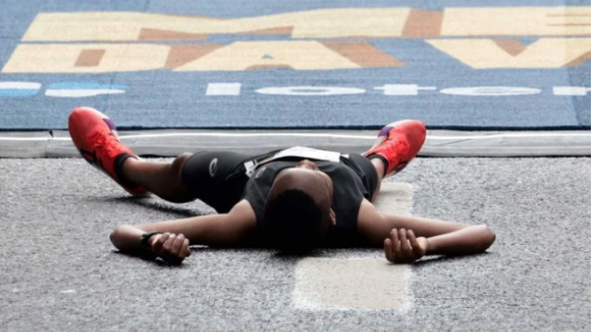 SãoSilvestre 2025: Vencedora da prova desmaia após cruzar linha de ...