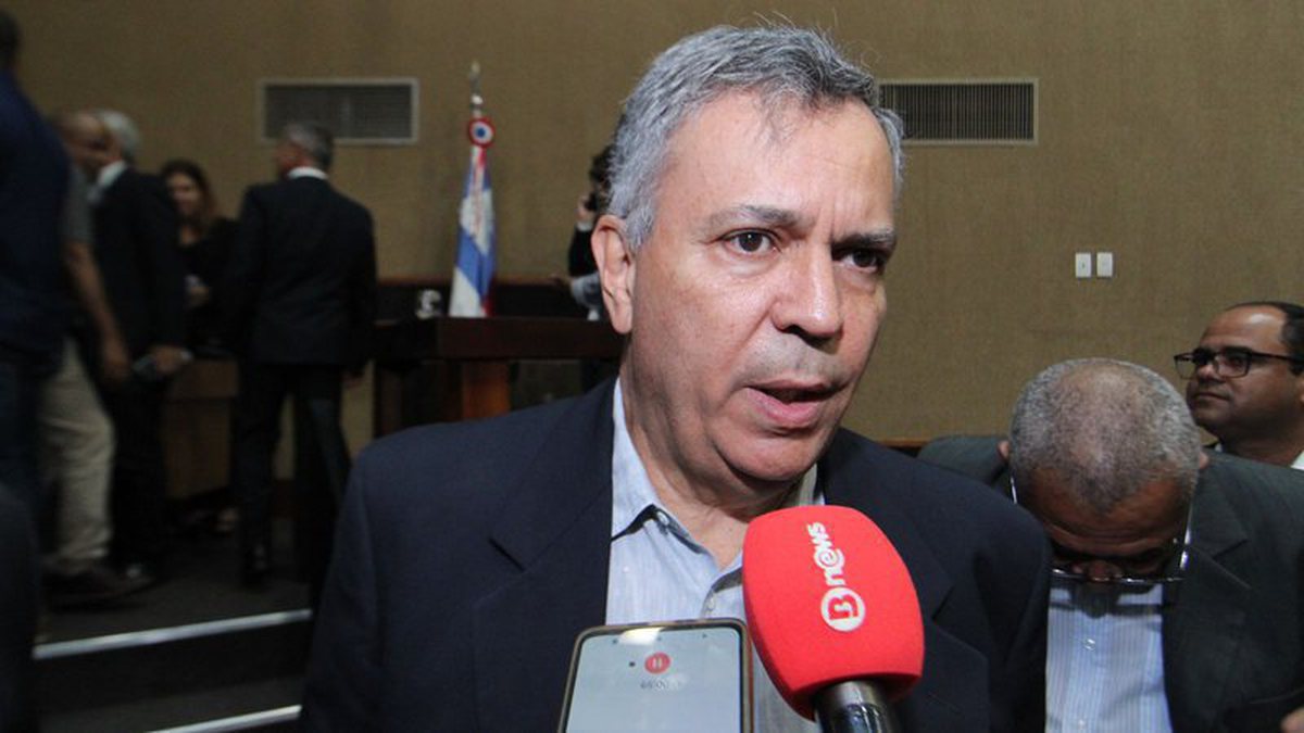 Félix Mendonça Júnior reage a operação da PF