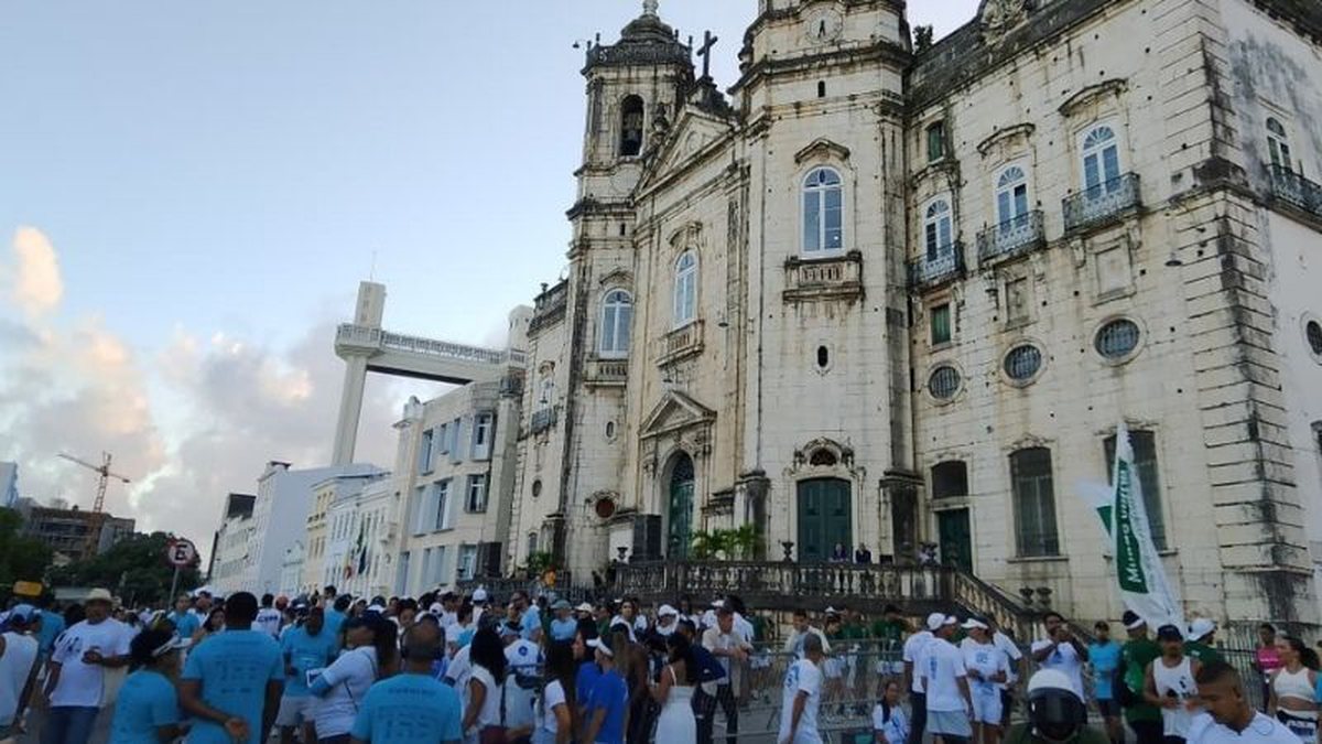 Multidão de devotos marca início da Lavagem do Bonfim na Conceição da Praia