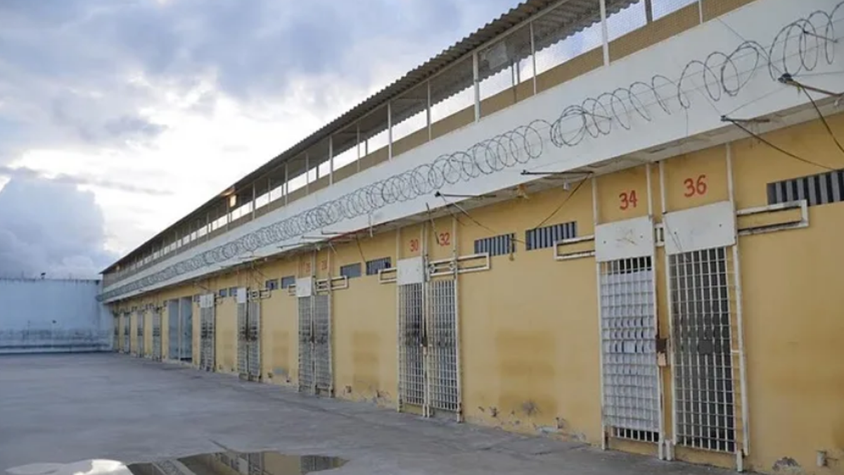 Mulher morre em presídio após passar mal na fila de visitas