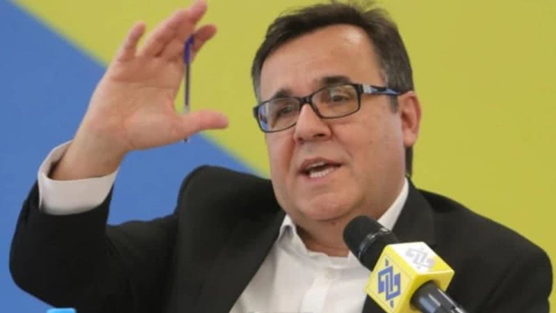 Aniversário de vice-presidente de banco teve show de Caetano
