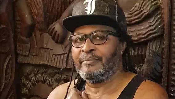 Edson Gomes já foi acusado de violência doméstica por outra cantora ...