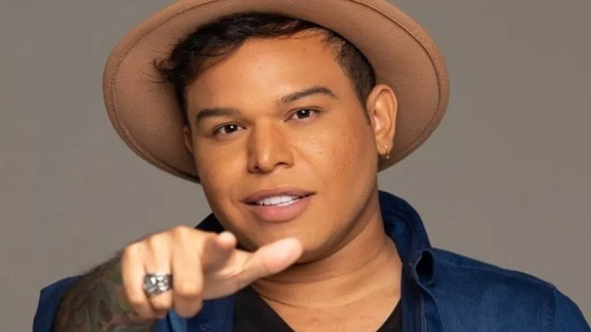 Tierry chega acompanhado em festa e fãs especulam novo affair; confira