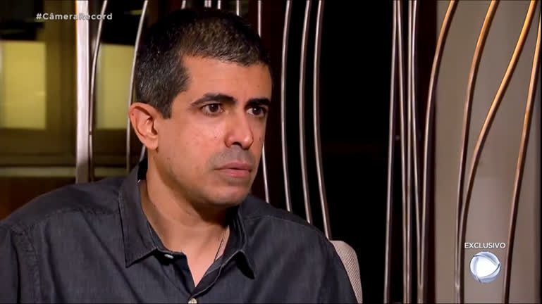 Atriz afirma que Marcius Melhem a beijou à força vestindo só uma toalha