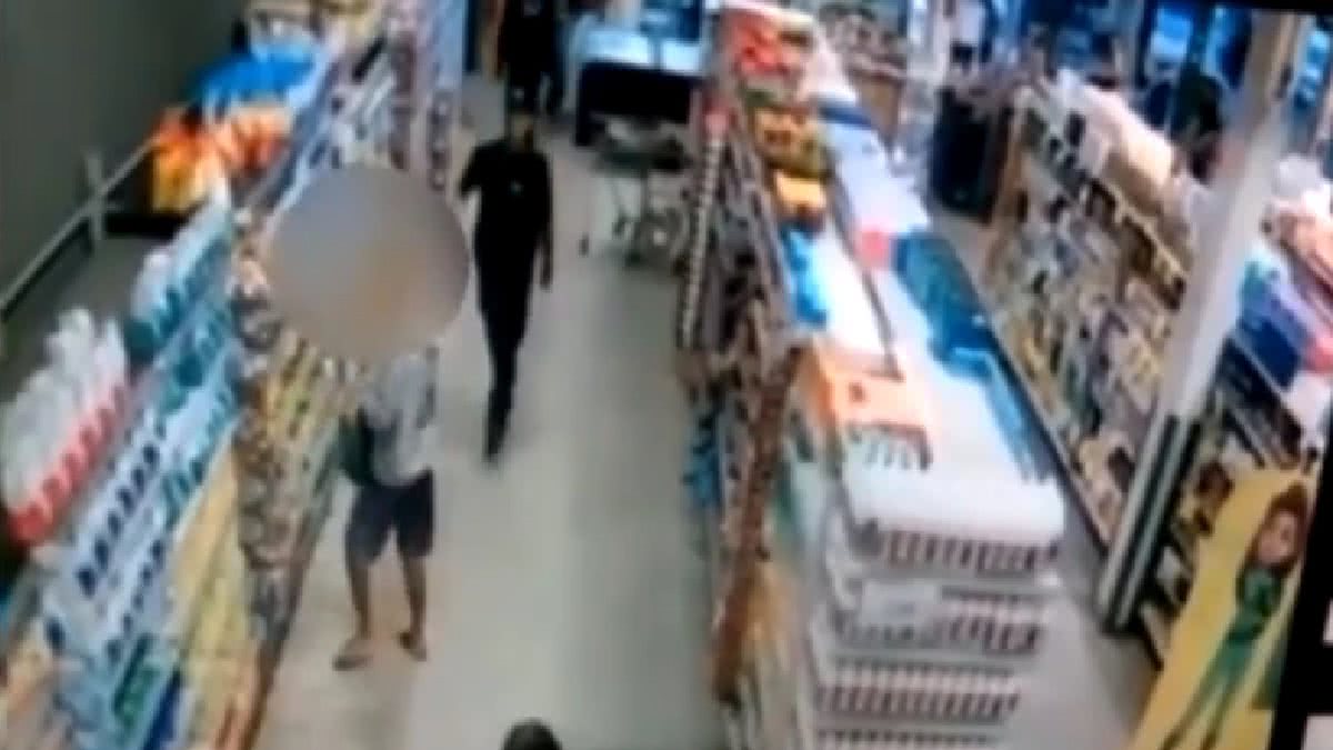 VÍdeo Moradores De Rua São Detidos Por Assaltar Supermercados Para