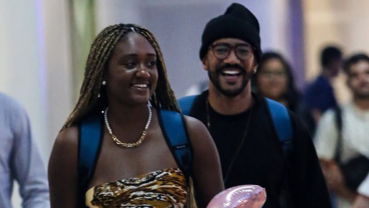Após reality, Sarah Aline e Ricardo Alface embarcam juntos em aeroporto ...