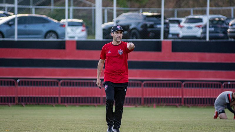 Léo Condé Diz Que Amistoso Serviu Para Definir Equipe Base Do Vitória