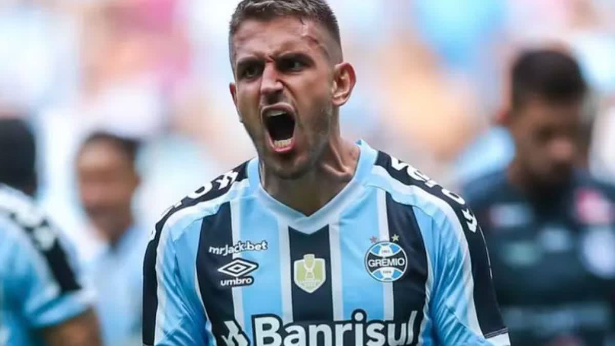 Vitória acerta com zagueiro do Grêmio