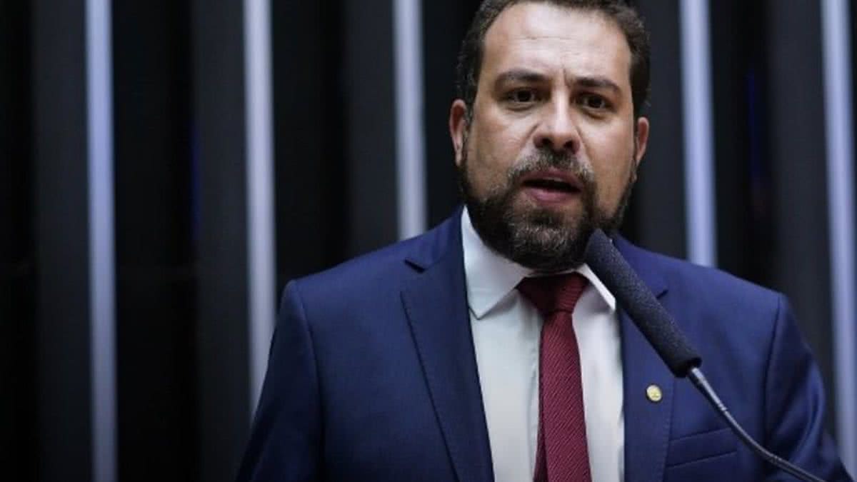 Boulos usa 'Gabinete do Amor' em campanha contra bolsonaristas; entenda