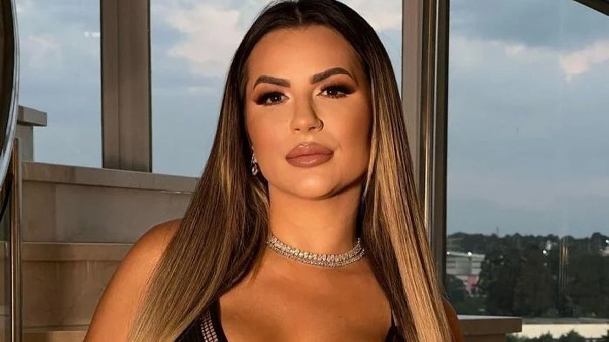 Sobrinha de Deolane Bezerra é detonada ao comprar carro de luxo aos 15 anos