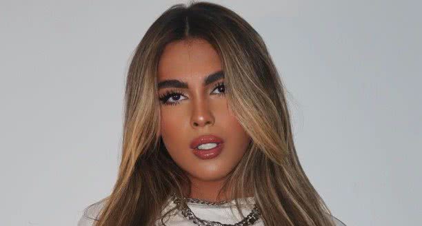 Flagra! Ex-BBB 23 é visto aos beijos com influencer trans; veja vídeo