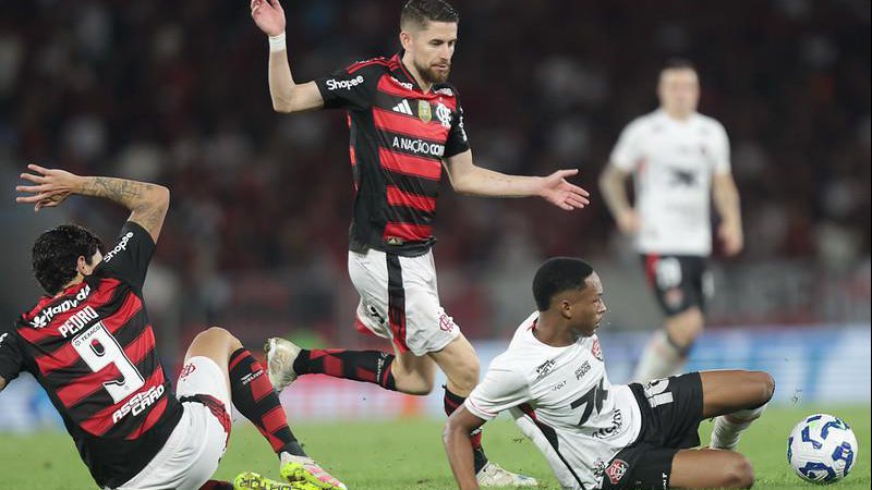 Flamengo aplica no Vitória a maior goleada da história dos pontos corridos; confira