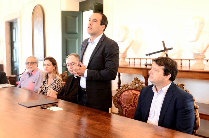 Galeria · Assinatura do convênio para restauração do prédio do Cine ...