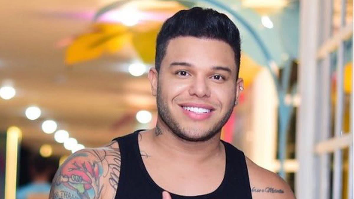 Tierry posa agarradinho com ex em festa e levanta rumores de ...