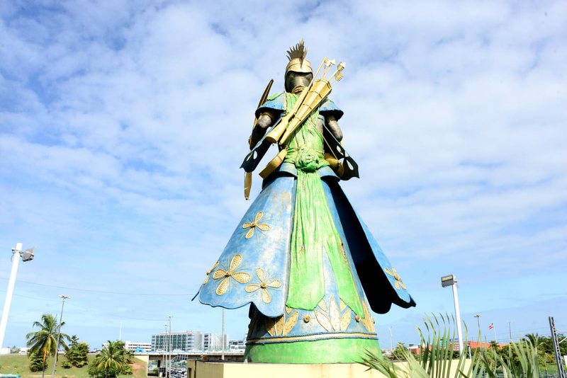 Galeria · Estátua de Mãe Stella de Oxóssi é incendiada