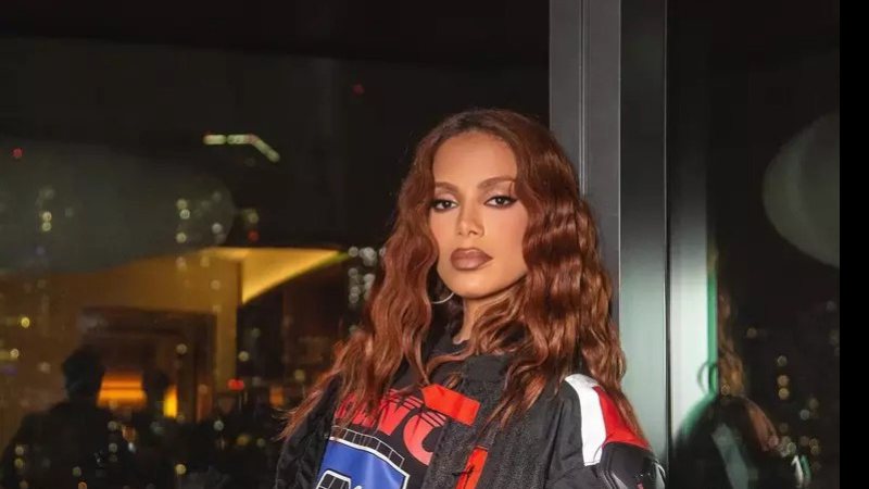 Apresentadora faz confissão íntima e expõe Anitta: “peladona”