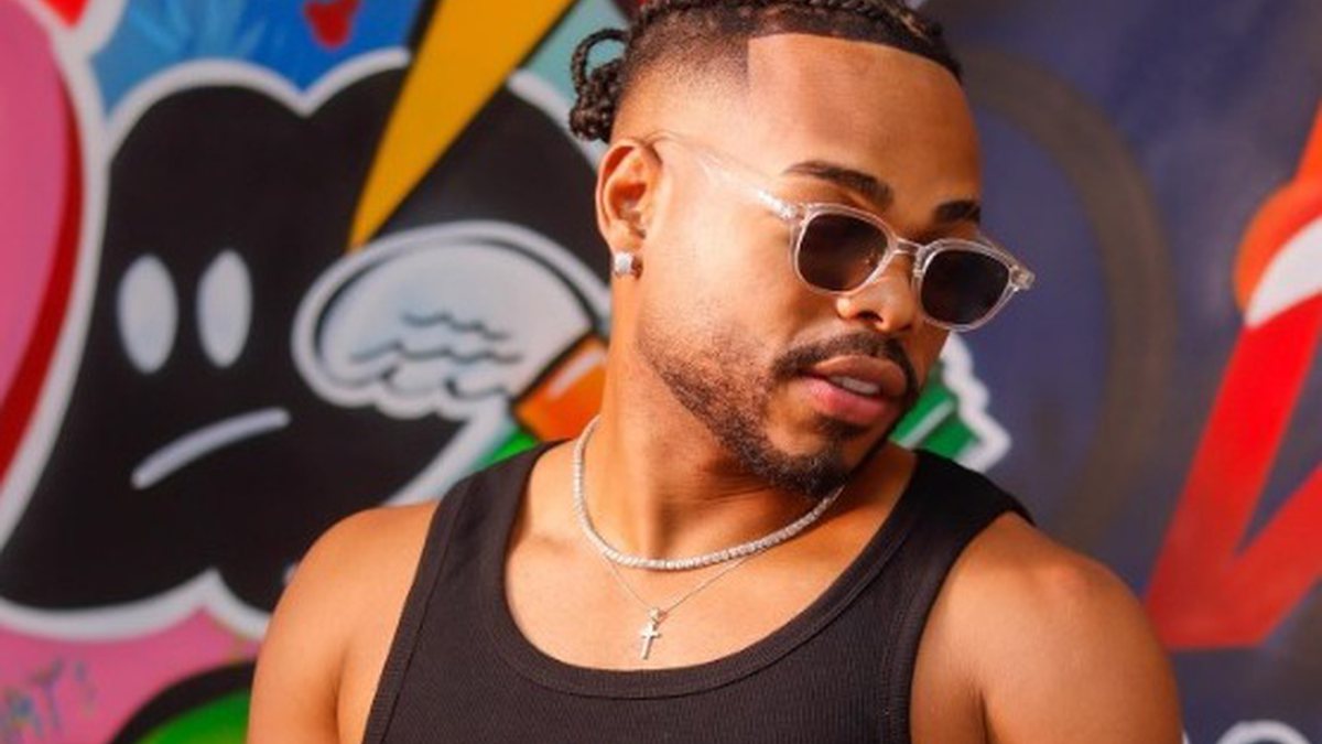 Farofa da Gkay: Cristian Bell beija ex-affair de Fiuk; veja vídeo