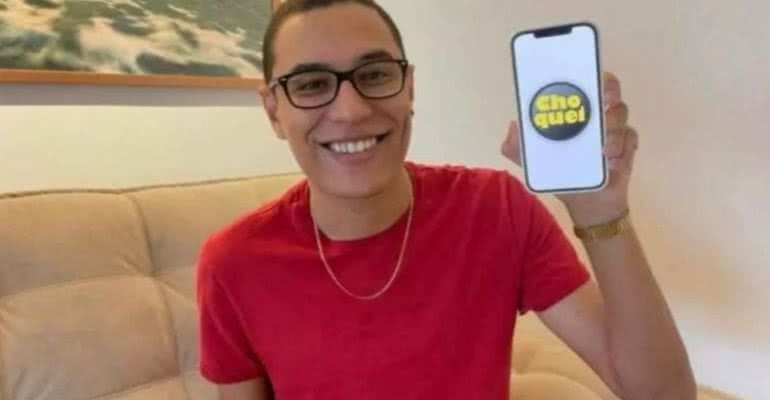 Saiba como a perfil de fofocas "Choquei" ganha dinheiro nas redes sociais