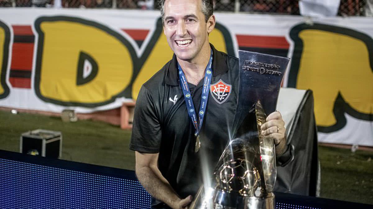 Léo Condé Renova Com O Vitória Saiba Detalhes