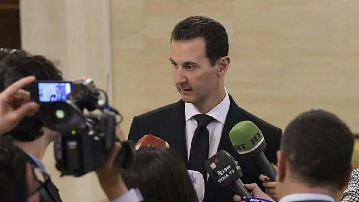 Bashar al-Assad e a família estão na Rússia, diz agência