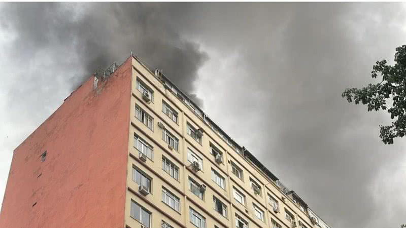 VÍDEO: Incêndio atinge famoso prédio e assusta população na zona sul do ...