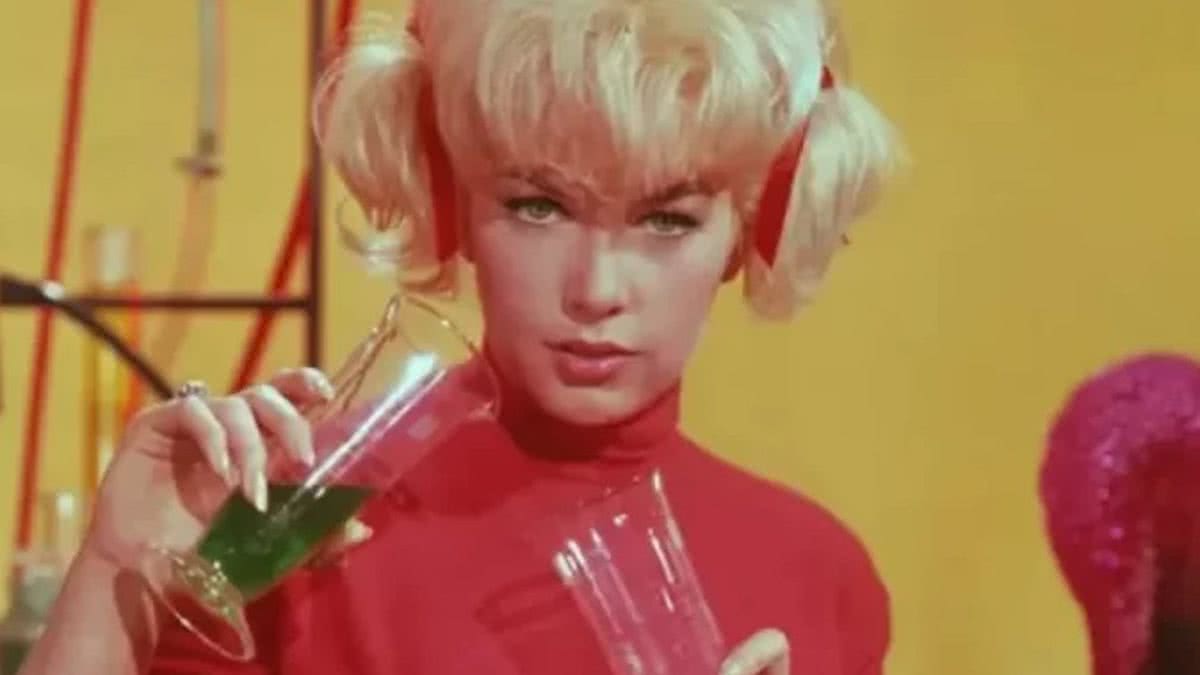 Morre a atriz de 'O Professor Aloprado' Stella Stevens Morre a atriz de 'O Professor Aloprado' Stella Stevens