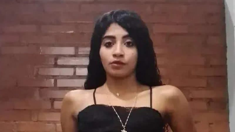 Homem esfaqueia namorada e assiste jovem agonizar até a morte