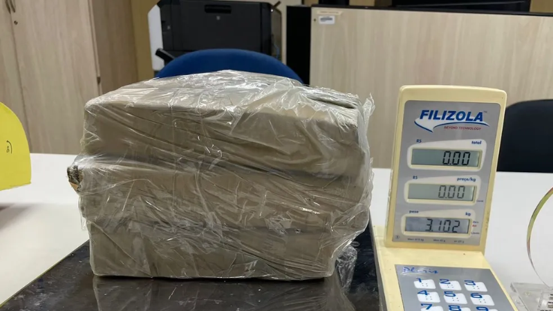 Pf Apreende Aproximadamente 5 Kgs De Drogas Com Ajuda De Cães Farejadores