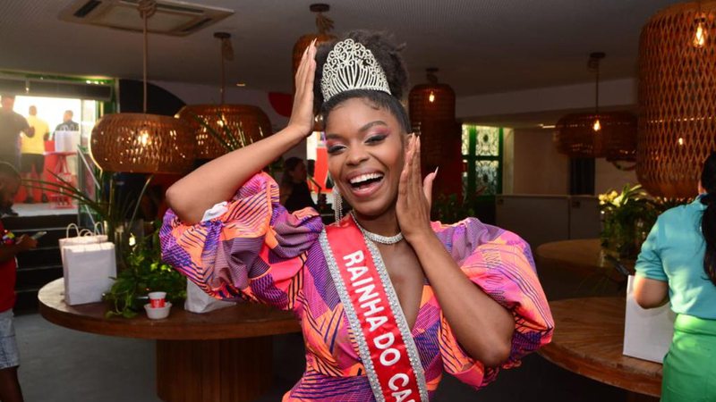 Rainha do Carnaval se diz emocionada por representar o povo negro