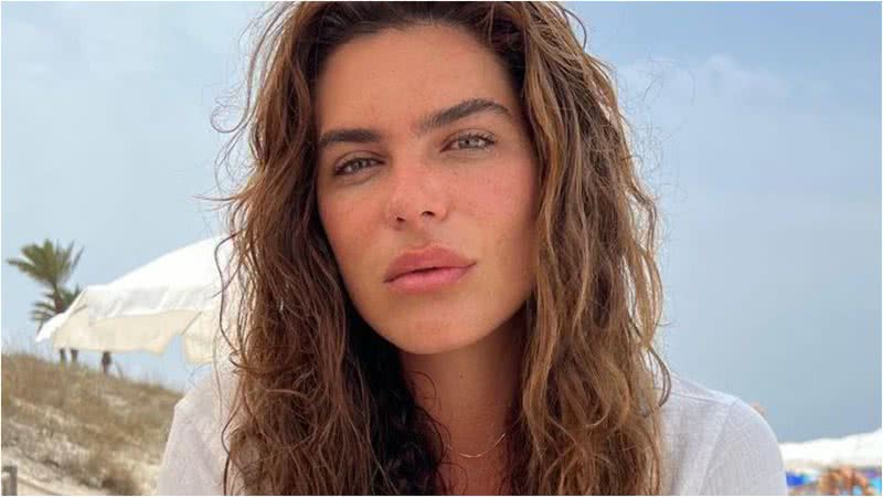 Vídeo: Mariana Goldfarb é detonada na web ao desfilar em escola de samba