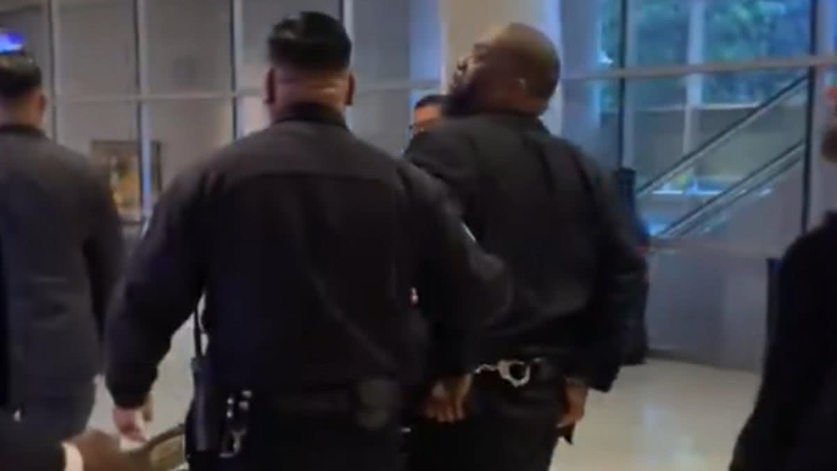 Rapper sai algemado do Grammy 2024 após ganhar três prêmios