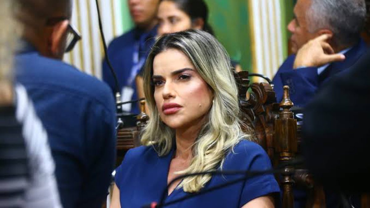 CÍNTIA KELLY: Sem paz no PDT de Salvador
