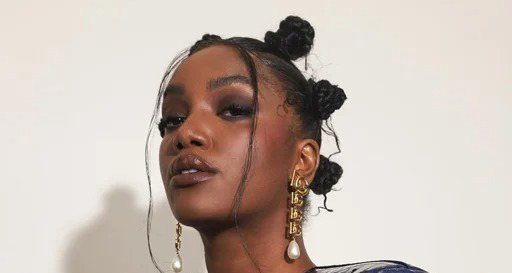 Iza deixa seios de fora durante mergulho e causa alvoroço na web; veja foto