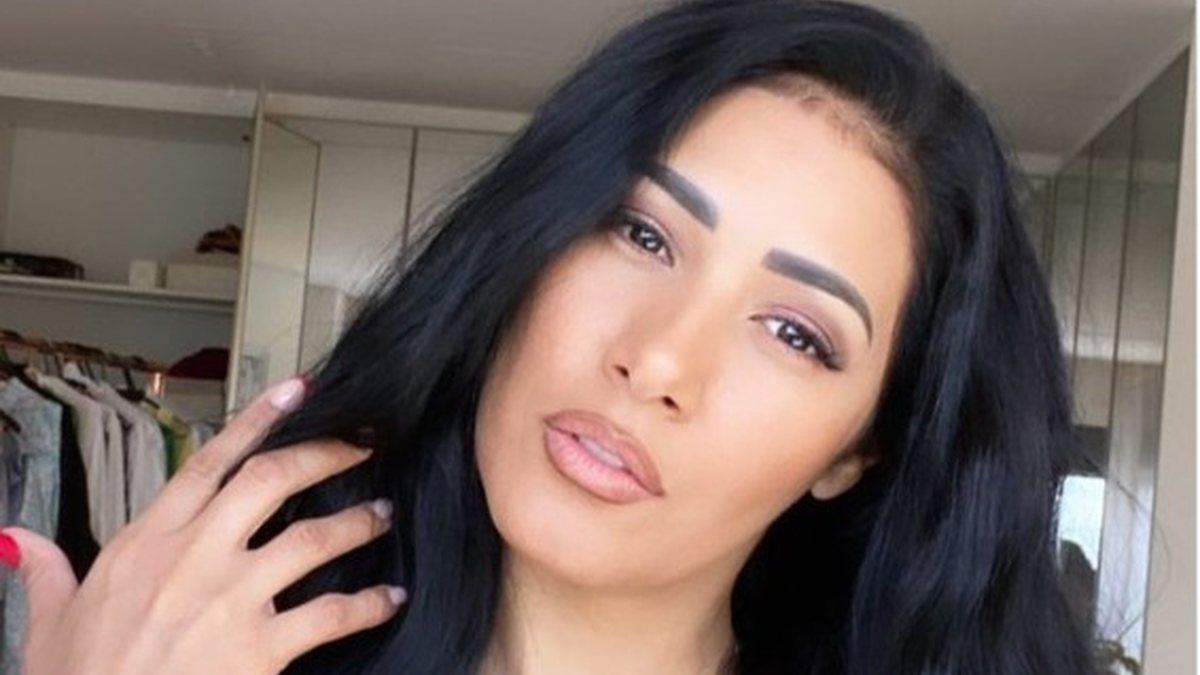 Simaria deixa seguidores babando ao posar com top minúsculo; veja fotos