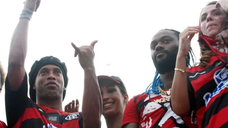 Há exatos 12 anos Ronaldinho Gaúcho retornava ao Brasil para jogar no ...