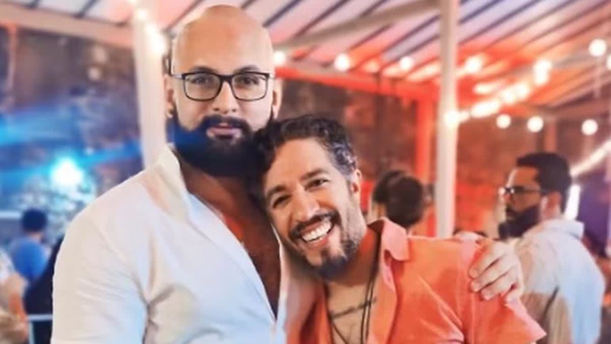 Tá rolando? Jean Wyllys se declaram para amigo e internautas shipam