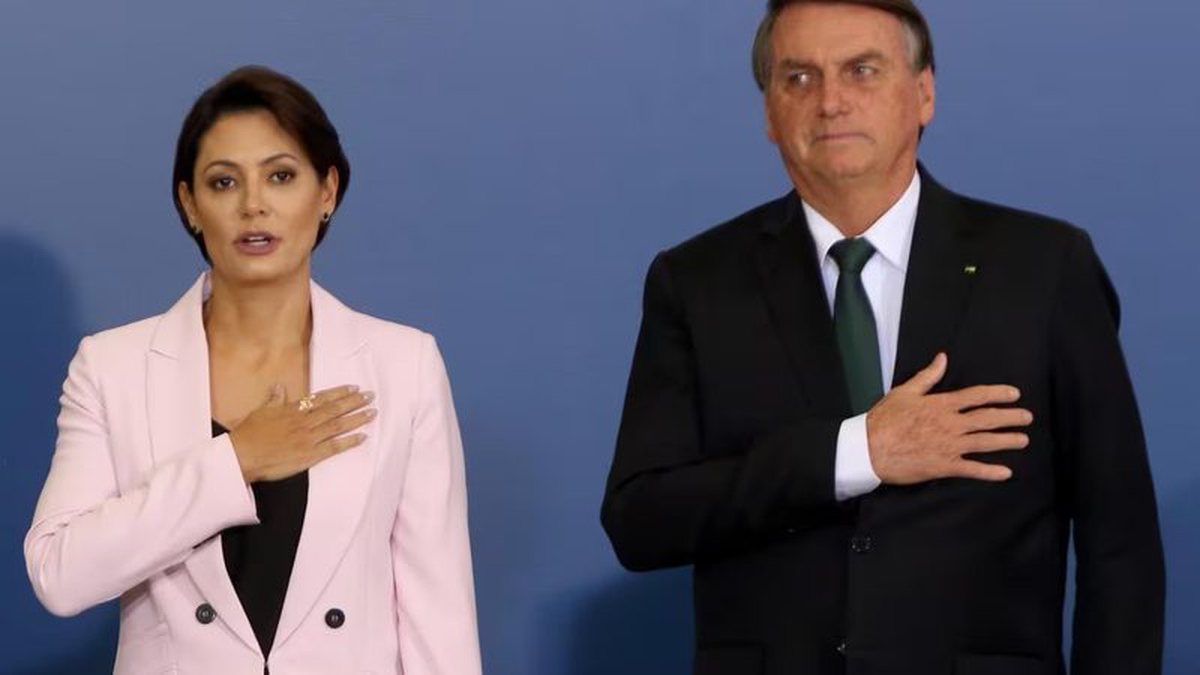 Bolsonaro minimiza presença de Michelle em posse de Trump nos EUA; entenda