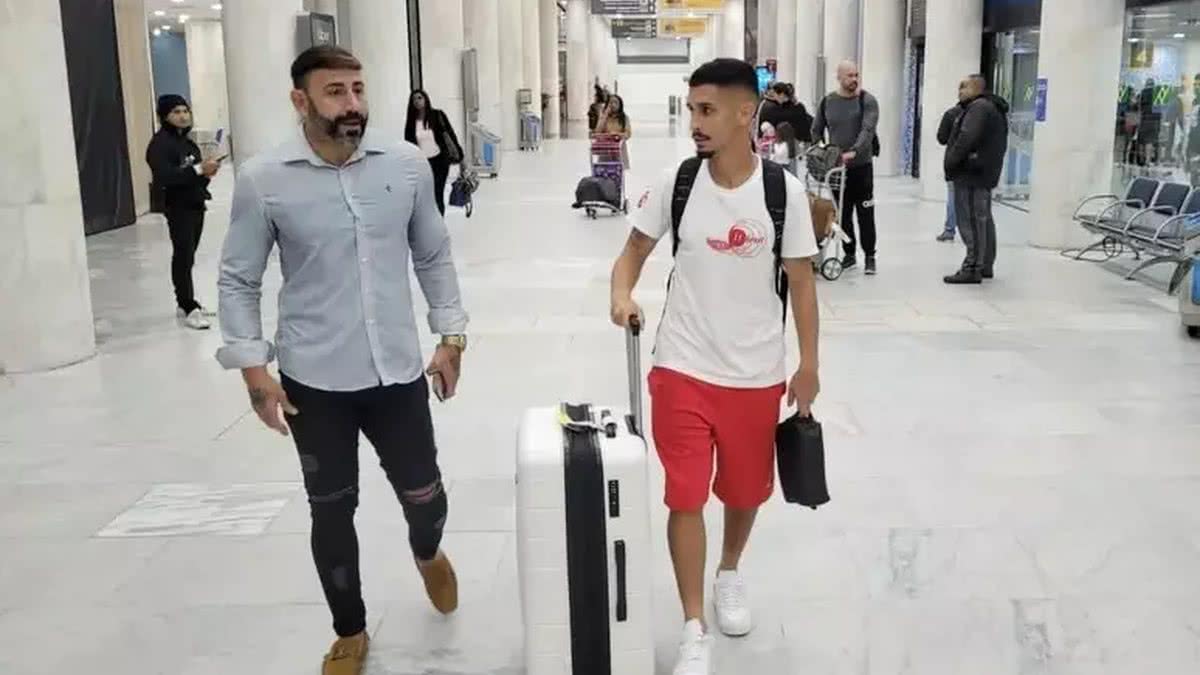 Se despedindo do Bahia, Daniel chega ao Rio de Janeiro para assinar com ...