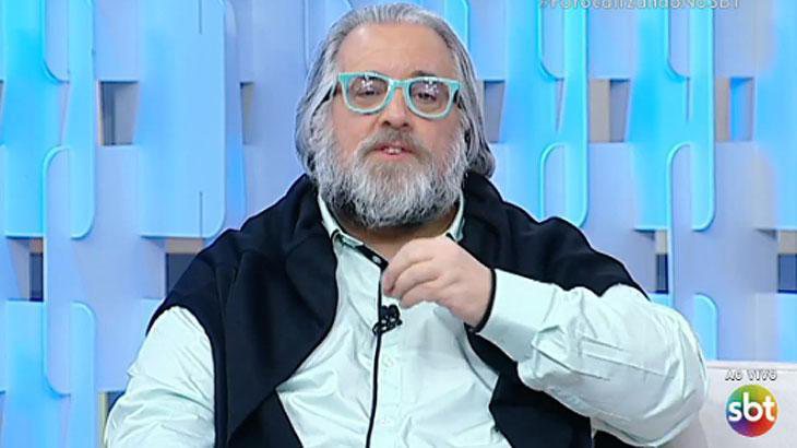 Leão Lobo faz confissão sobre jornalista famoso: “tirava o p*u pra fora”