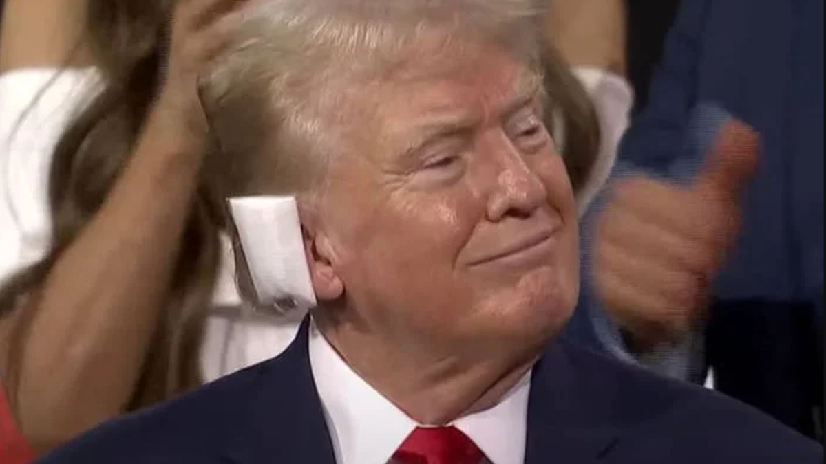 Com curativo na orelha, Trump faz primeira aparição pública após ...