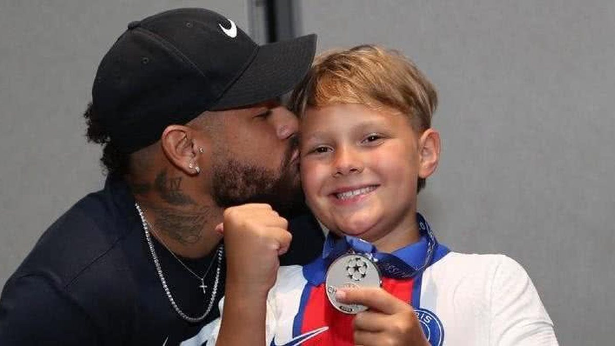 Davi Lucca conhece a irmãzinha caçula Mel em visita à casa de Neymar ...