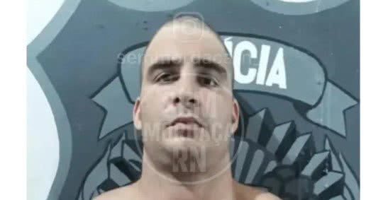 'Bombado do elevador' surge irreconhecível na prisão após agredir mulher; confira