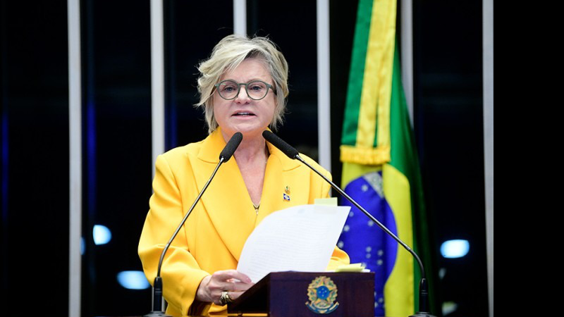 Senadora detona atuação de Eduardo Bolsonaro nos EUA: "Moleque"