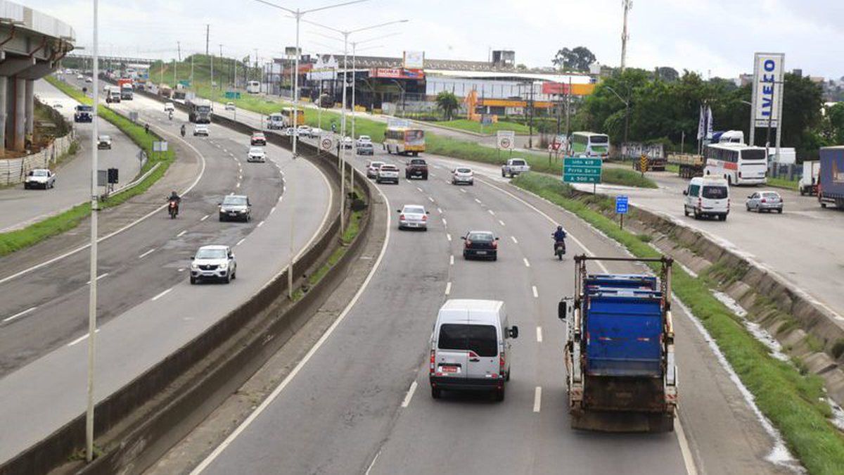 Roda se desprende de ônibus no meio da BR-324 após sair de Salvador ...