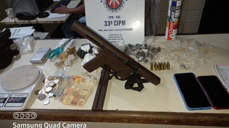 Polícia Apreende Submetralhadora E Drogas Em Presidente Tancredo Neves