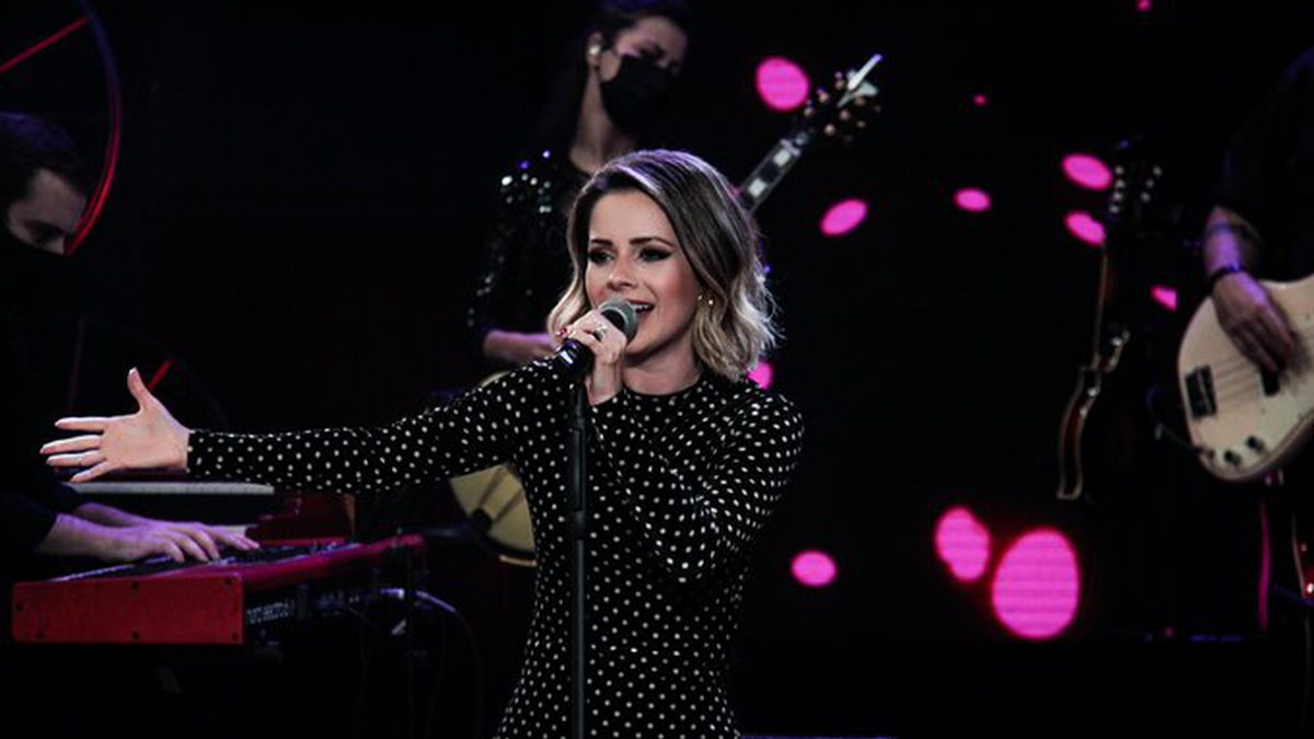 Sandy faz mudança radical no visual e web fica chocada; confira