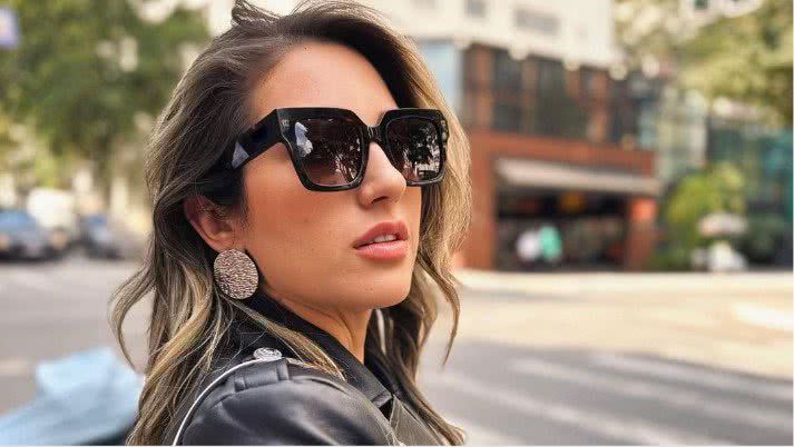 Amanda Meirelles se choca com presente inusitado de fã