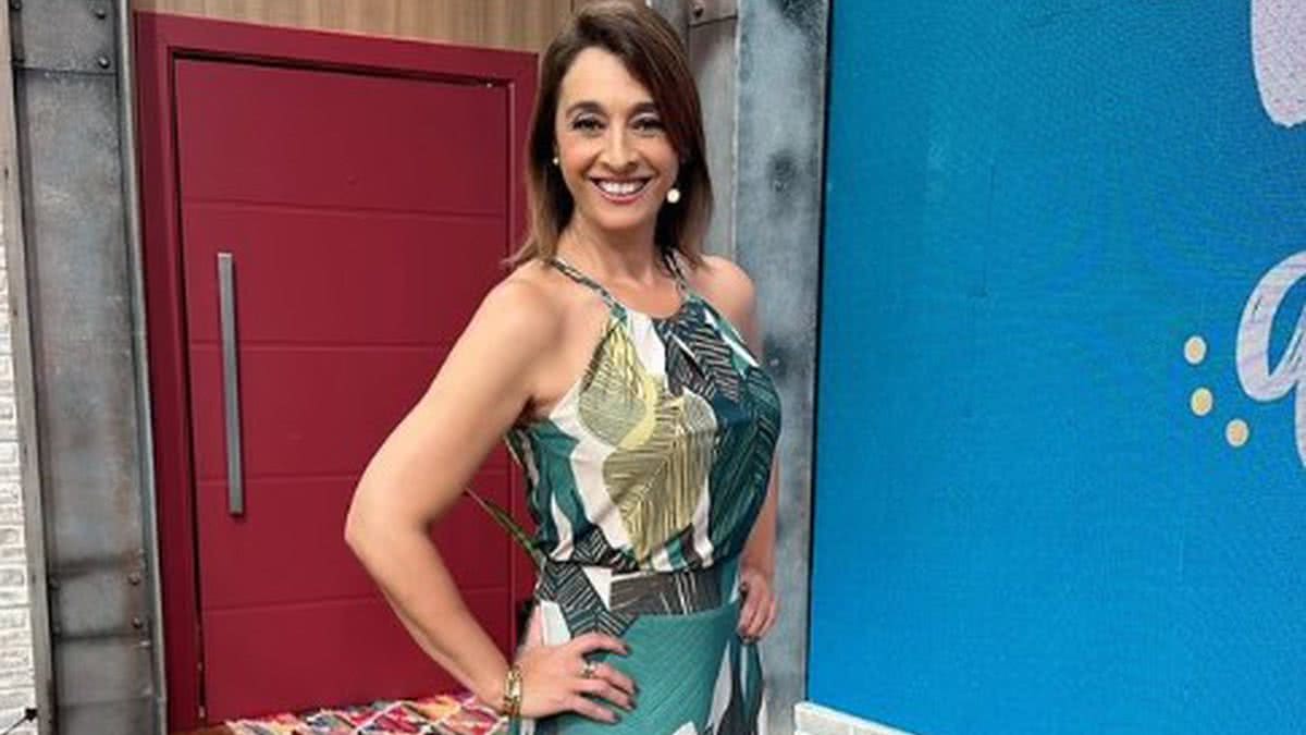 Aos 54 anos, Catia Fonseca surge de biquíni e web enlouquece: "Sem ...