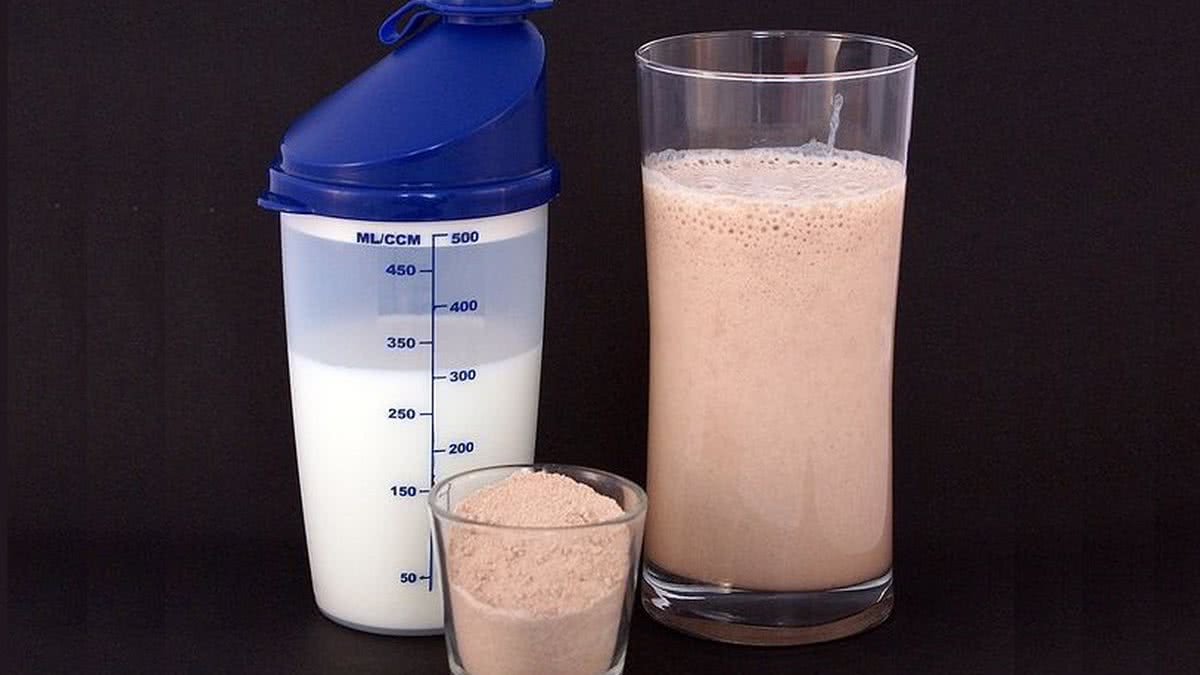 Morte de adolescente após beber shake para crescer músculos vira caso ...